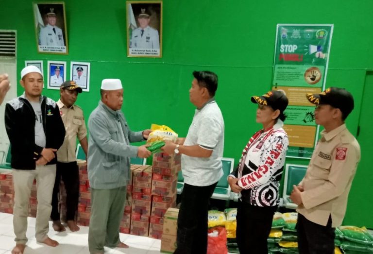 Pemkab Tanbu Salurkan Bantuan Sembako Korban Terdampak Banjir di Kusan ...